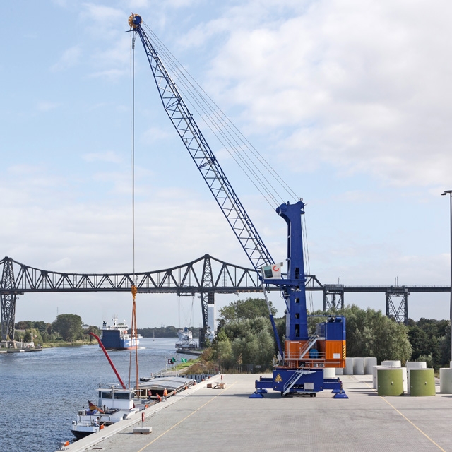 Model 3 Mobile Harbor Cranes – Al Eid Trading